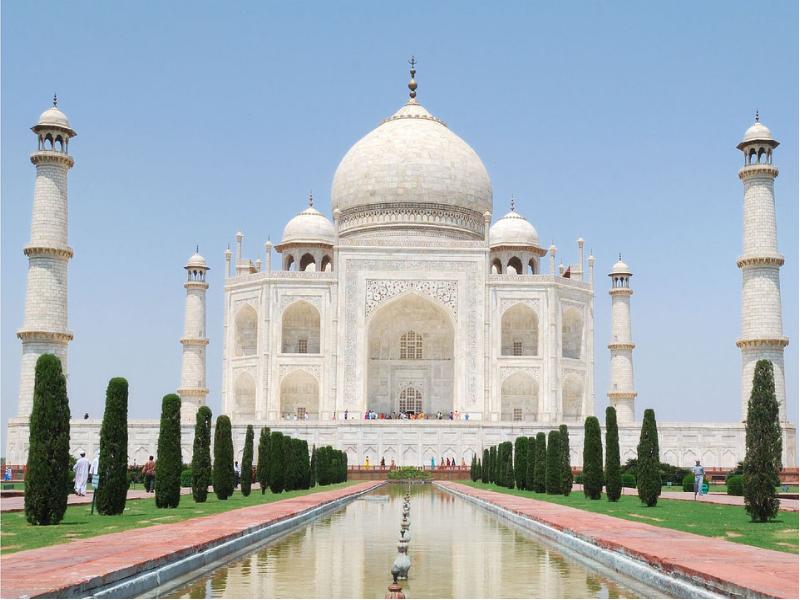 Different Colors of Taj Mahal During the Different Times of the Day